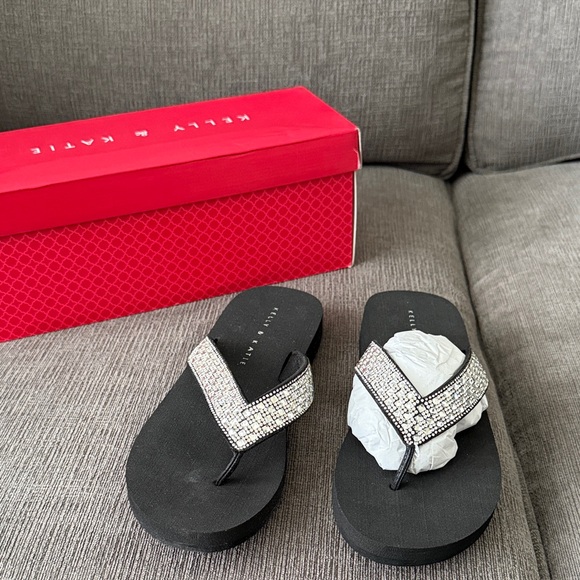 Kelly & Katie | Shoes | Kelly Katie Black Sandals With Silver Accents ...